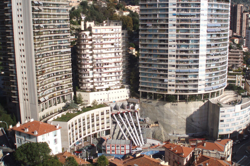 The strut technique for retaining structures works